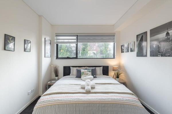 King Bed Apt Study Homebush Sleeps 3 - Strathfield