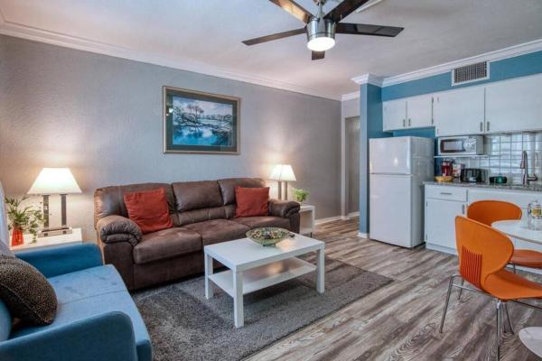 Sunset Beach Suites Of Madeira Beach! Pet Friendly Summer Getaway! Steps To Beach! - Suite 10 - Madeira Beach, FL