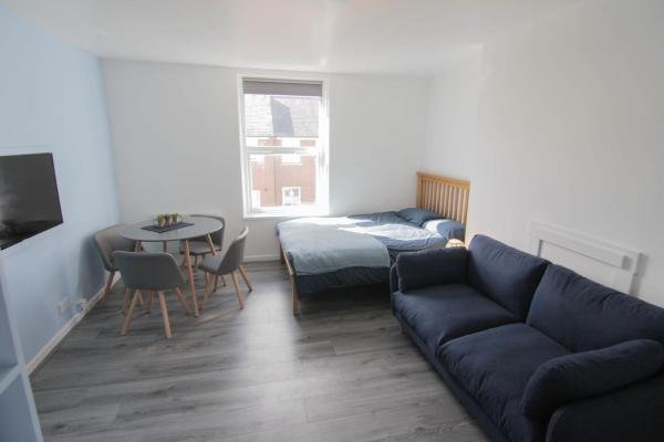 Spacious 1 Bedroom Central Flat - 로열 리밍턴 스파