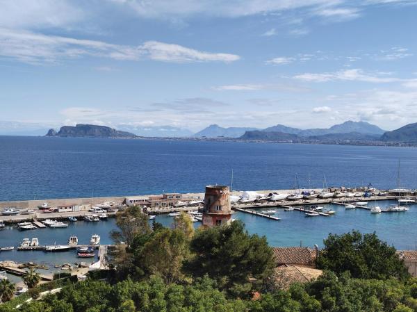 Rineddahouse Panoramico Vista Mare Con Parcheggio Privato - Italia