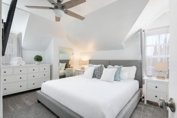 3 Bedroom 2 Bath House With Parking - 10 Guests - Coronado Island, CA