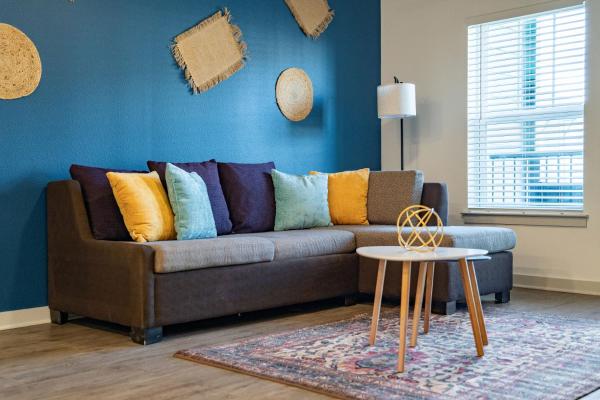 Complete Tranquil Apartment 10 Min To Parks Allows Pets, Resort-style Amenities - United States