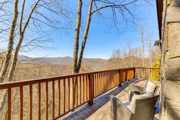 Spacious Maggie Valley Cabin With Waterfall On-site! - Maggie Valley, NC