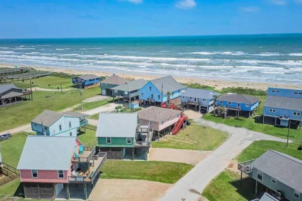 Private Beach Access -360 Water Views - Upscale Home - Second Row - Surfside Beach, TX