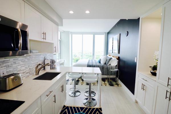 Coconut Grove 21st Floor Private Studio-parking & Wifi Included - Miami, FL