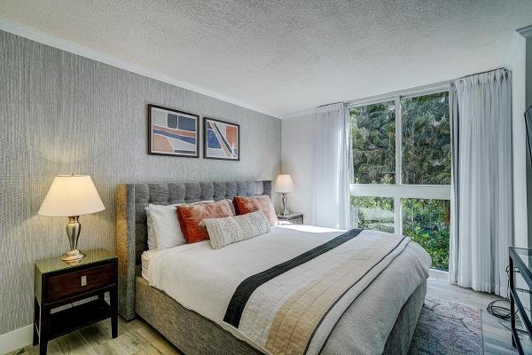 Cute 1 Bedroom Unit Located In Condo Hotel In The Heart Of Coconut Grove Free Parking - Coral Gables, FL