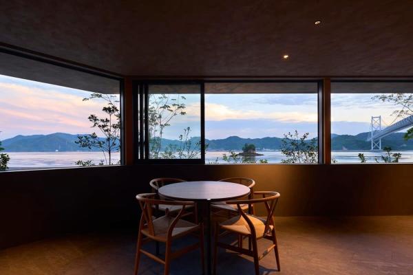 Seaside Villa Seen Shallow Sea - Onomichi