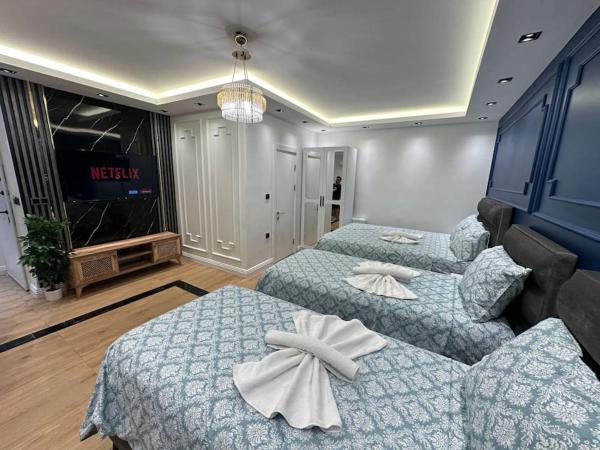 The Cozy, Below Street Floor Apt - Balat