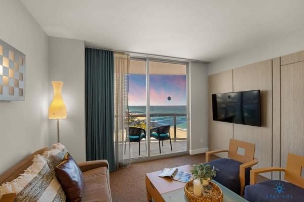 Beachfront Resort Pool Ocean View Balcony - Sunny Isles Beach, FL