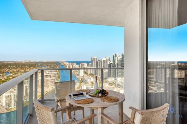 Oceanfront Balcony - Endless Views - Amazing Pools - Sunny Isles Beach, FL