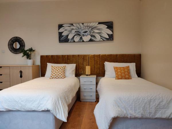 Birmingham City Apartments - Spacious & Free Secure Parking - Worcestershire