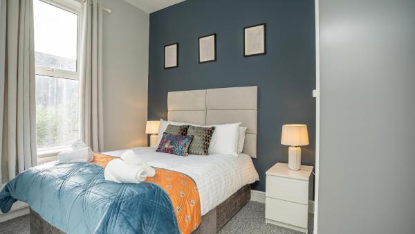 2 Bdr & 1 Bdr Apartments At Queens Uni By Belfast City Breaks - Belfast