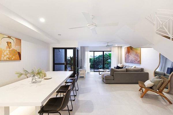 'Sunrise Luxury Beach Retreat, Easy Walk To Beach - Noosa Heads