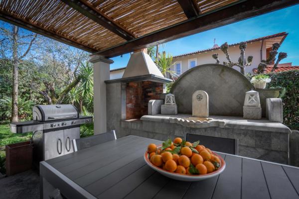 Villa Le Fontanelle In Forte Dei Marmi With Ac - Forte dei Marmi