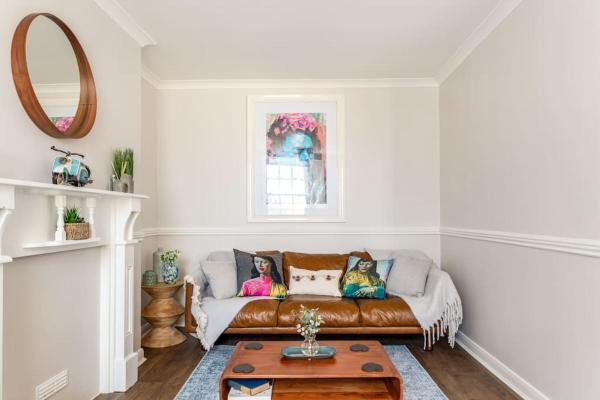 Stylish 2-bed Garden Apartment - Brighton Marina