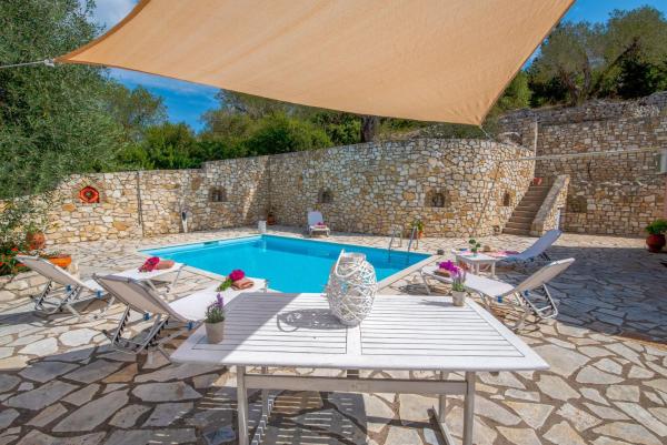 Dive Into Summer - Kirki's Cozy Pool Gem On Paxoi - Paxos