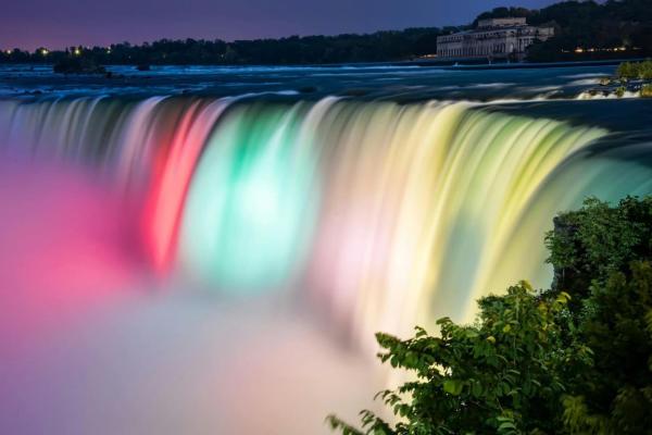 Serenity By The Falls - Modern 2 Bedroom Hideaway - Niagara Falls