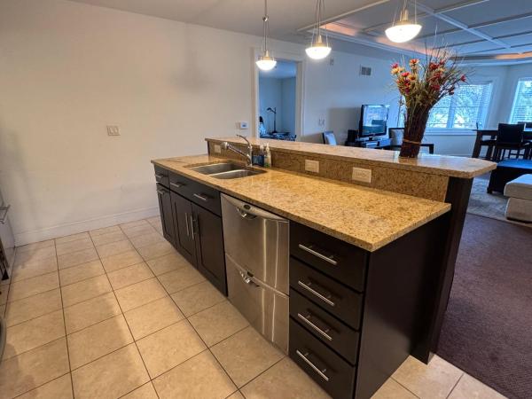 Third Floor Suite With Lots Of Amenties - Traverse City, MI
