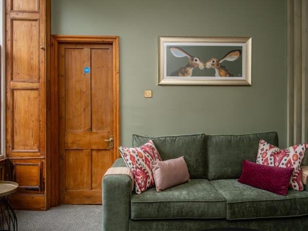 Watermouth Castle, Bassett Apartment - Braunton