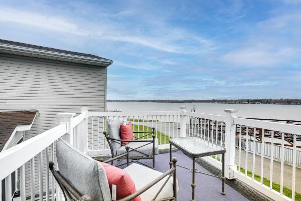 Waterfront Buckeye Lake House Deck And Views! - Buckeye Lake, OH