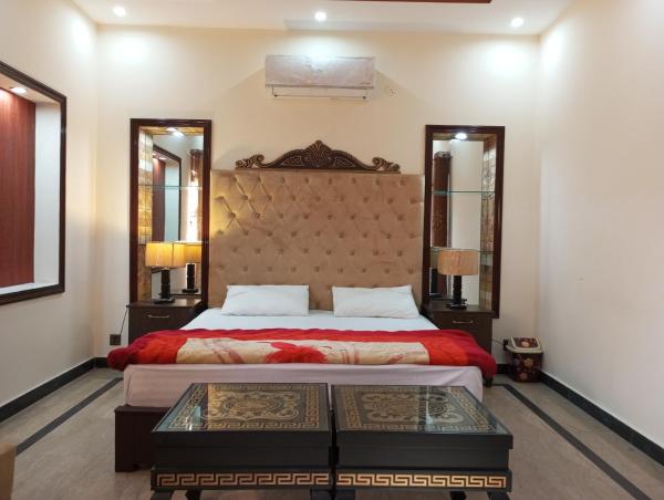 Khayaban-e-amin Luxurious Apartments - Lahore
