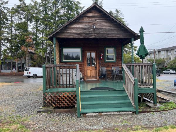 Bridge Tender Shack With Hot Tub On Deck - Washington