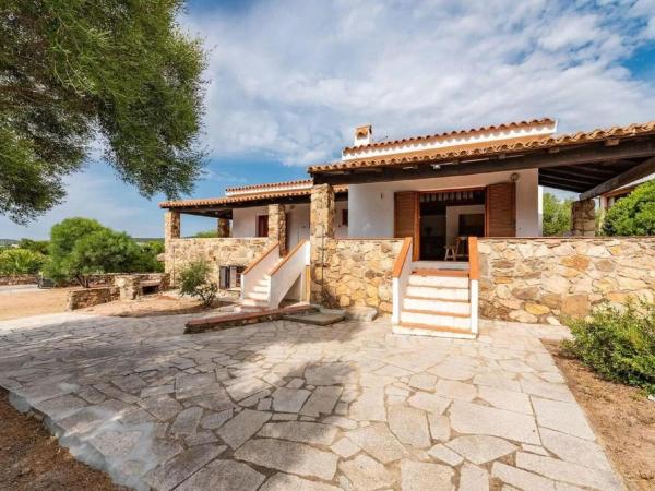 Apartment In Villa With Veranda And Garden - Golfo Aranci