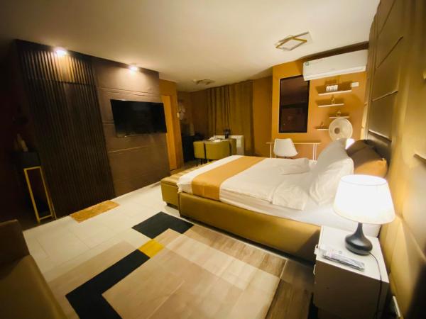 The Barracks Staycation - Cabuyao
