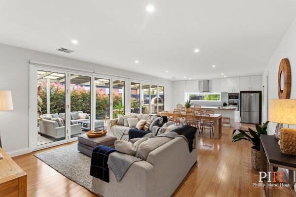 Stylish Indoor Outdoor Sleeps 8 - 考斯