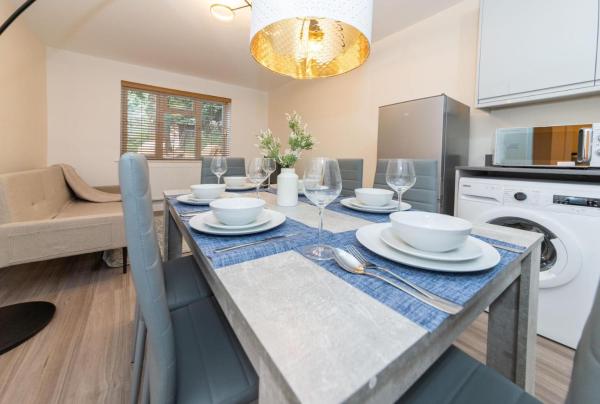2 Bedroom Flat Free Parking - Reading