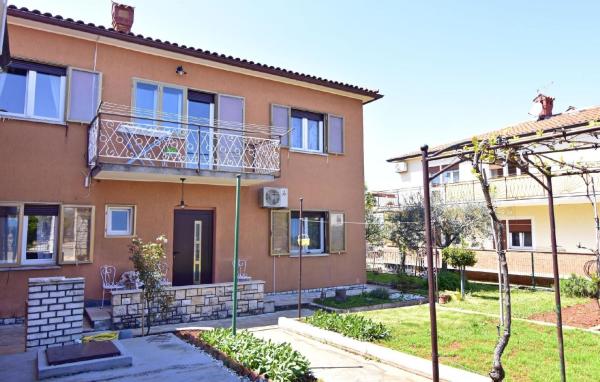 Appartement In Umag Mit Kleiner Terrasse - Umag