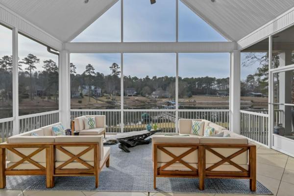 Luxury Escape By The Lake - Lexington, SC