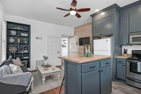 Downtown Farm Charm - Olympia-Granby, SC
