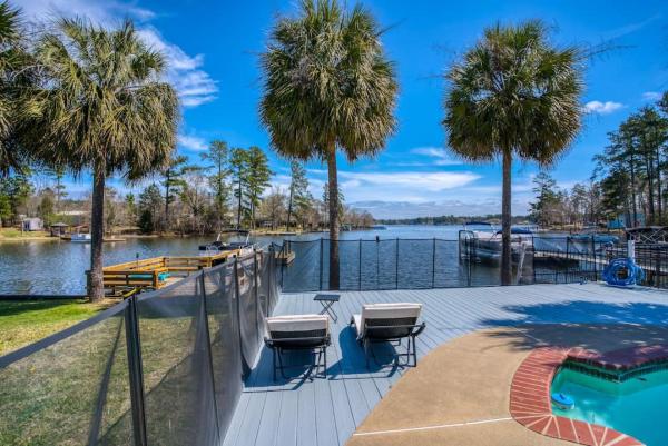 Lake Murray Lakeshore Lodge - Gilbert, SC