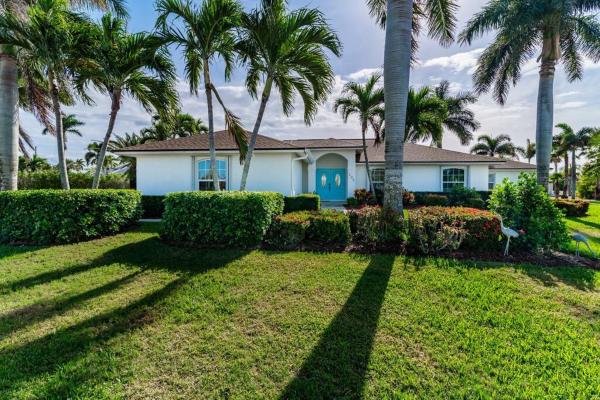 Your Ultimate Coastal Retreat - Marco Island, FL