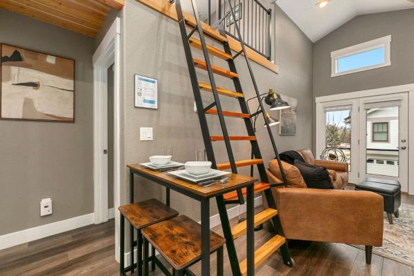 Luxury Living - Walk To Poudre Trail And Old Town! - Fort Collins, CO
