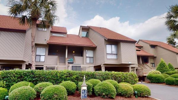 Heron Marsh Escape Split Level Villa Lake Views - Pawleys Island, SC