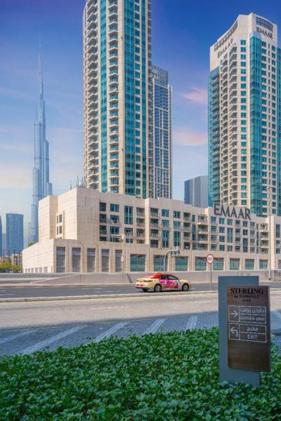 Luxury Studio! Walk To Burj Khalifa Sleeps 3! - Dubai