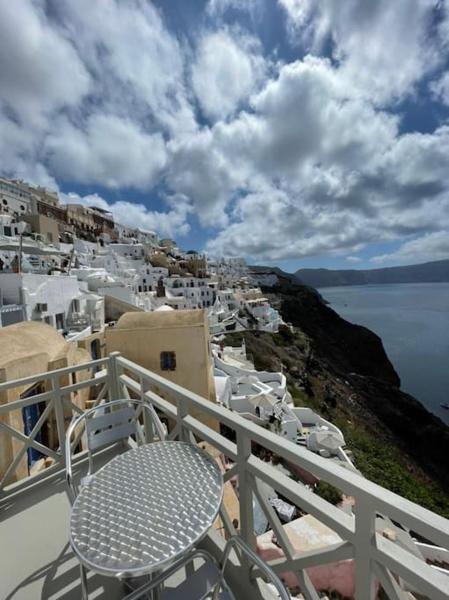 Vitamin Studio - Oia