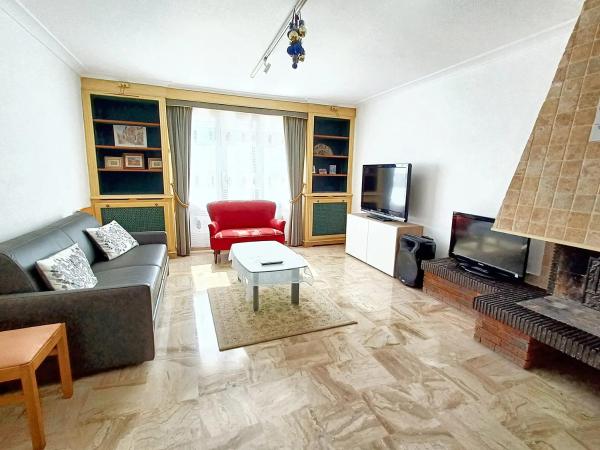Majestueuse Maison à Bondy - 200 M² - 10 Pers. & Parking - Vincennes