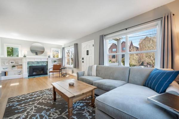 112 - Trendy Green Lake Retreat - Bothell, WA
