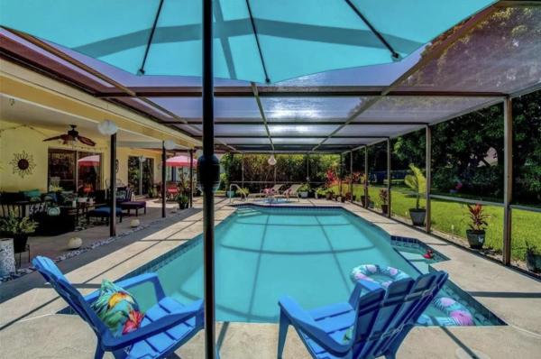 Cozy Pet-friendly Private Pool Near Beaches - Bradenton, FL