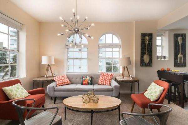 2 Bedroom 2 Bath Apartment On 7 Th Collins Ave