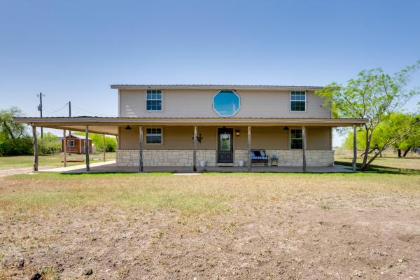 Pet-friendly Cabin On 3 Acres 7 Mi To Uvalde! - Uvalde, TX
