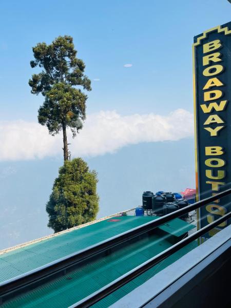 Luxury Stay At Hotel Broadway Boutique Mall Road Chowrasta Near Mahakal Temple - Darjeeling