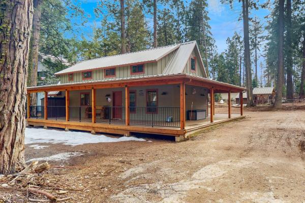 Sparrow Cabin - Shaver Lake, CA