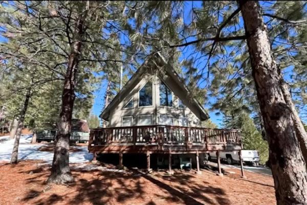 Cozy Chalet - Arnold, CA