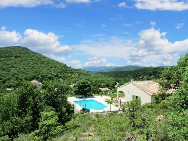 Spacieuse Villa à Saint-jean-du-pin Avec Piscine Privée - Mialet