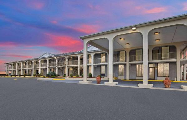 Days Inn By Wyndham Columbia Kentucky - Kentucky