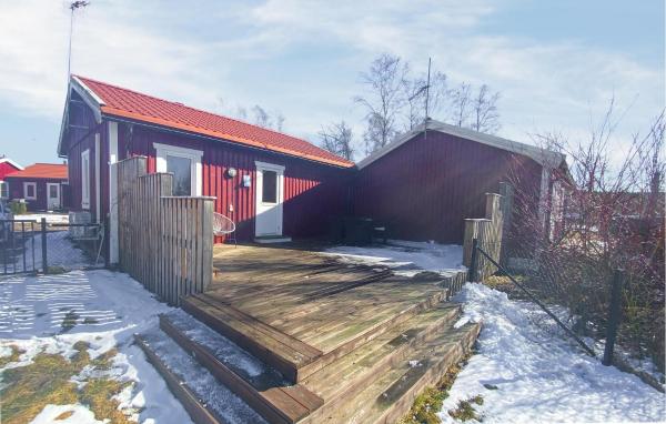 Nice Home In Tived With Lake View - Örebro län